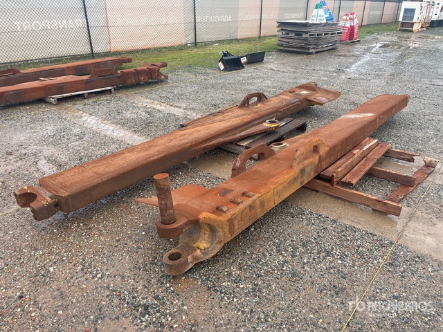 Crawler Dozer Push Arms - Fits Cat | Ritchie Bros. Auctioneers