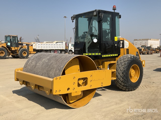 Cat CS533E Smooth Drum Compactor | Ritchie Bros. Auctioneers