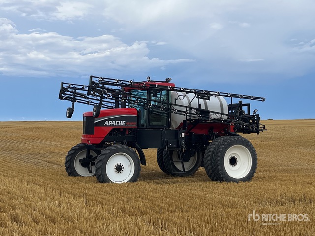 Apache AS1210 100 ft 4x2 Self-Propelled Sprayer | Ritchie Bros. Auctioneers
