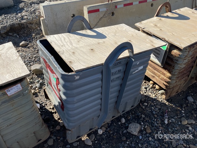 Futura Double Spiked Bucket Teeth - Fits John Deere 670G | Ritchie Bros ...