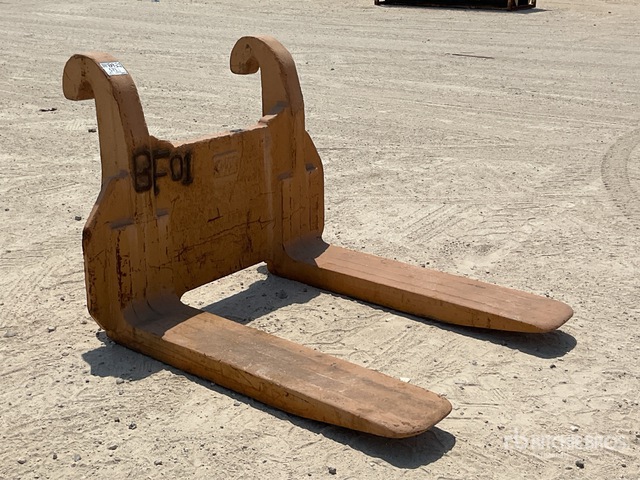1500 mm Wheel Loader Forks - Fits Cat 980 | Ritchie Bros. Auctioneers
