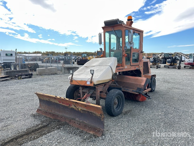 1995 Waldon Sweep Master II Self-Propelled Broom | Ritchie Bros ...