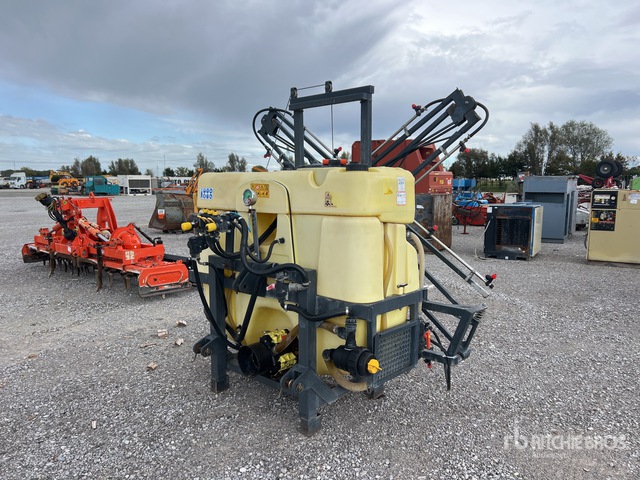 2002 Caffini Standard Fox 800 lt 3-Point Hitch Sprayer | Ritchie Bros ...