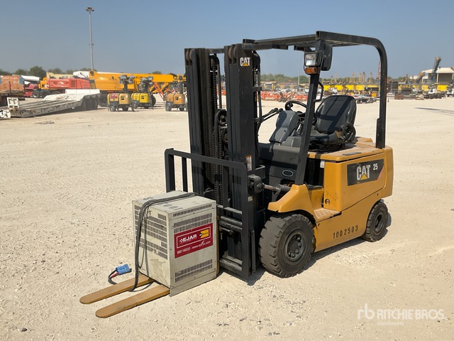 2010 Cat EP25CA 2.5 ton Electric Forklift | Ritchie Bros. Auctioneers