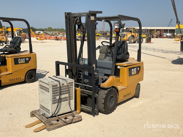 2011 Cat EP25CA 2.5 ton Electric Forklift | Ritchie Bros. Auctioneers