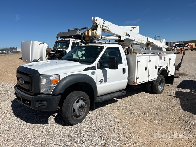 Altec AT37G 37 ft on 2015 Ford F-550 XL 4x2 Camion de cubo (Inoperable ...