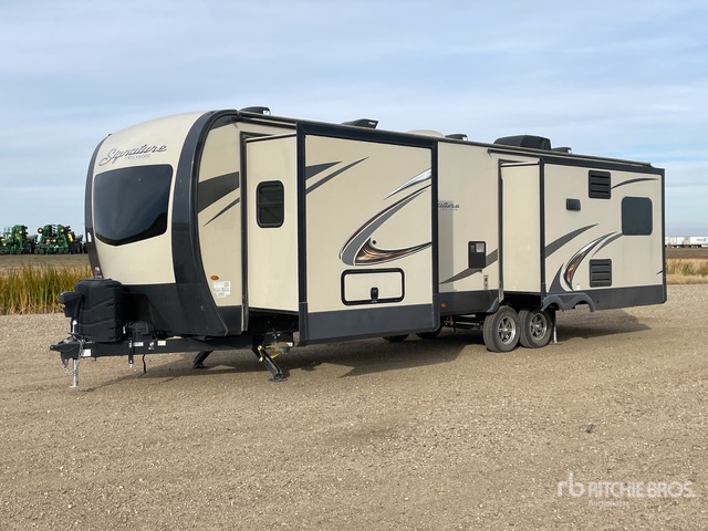 2019 Forest River Rockwood 32 ft T/A Travel Trailer | Ritchie Bros ...