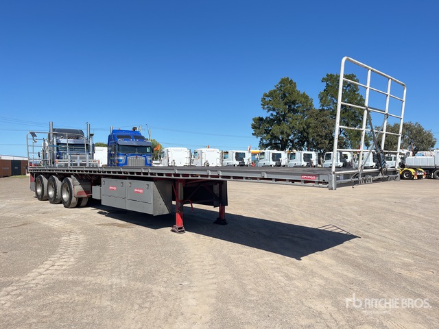 2022 Barker 13.6 m Tri/A Flatbed Trailer | Ritchie Bros. Auctioneers