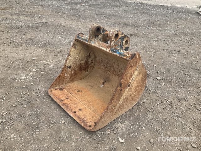 JCB 600 in Digging Excavator Bucket | Ritchie Bros. Auctioneers