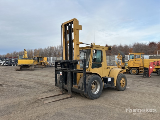 1988 Hyster H180H 19700 lb Chariot élévateur à bandage pneumatique ...