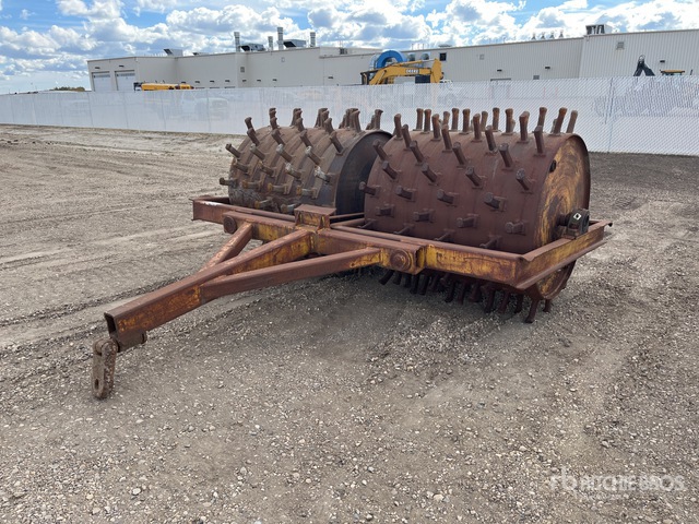 9 ft 7 in Sheepfoot Pull Behind Compactor | Ritchie Bros. Auctioneers