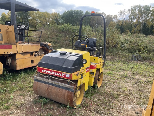 2000 Dynapac CC122 Compacteur à double bille | Ritchie Bros. Auctioneers