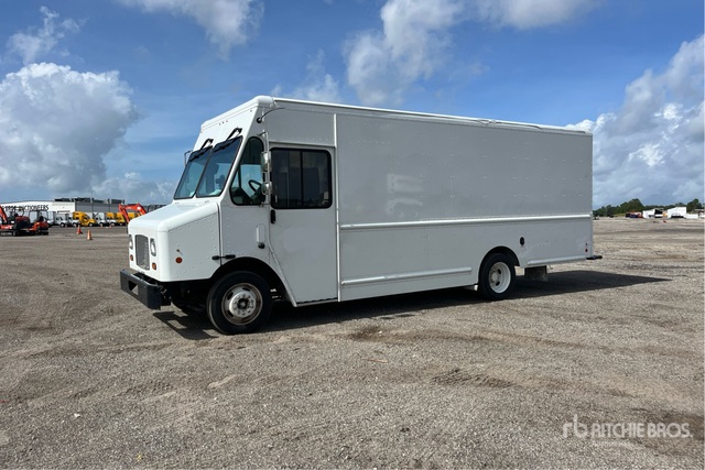 2020 Ford F59 4x2 Fourgon surélevé | Ritchie Bros. Auctioneers