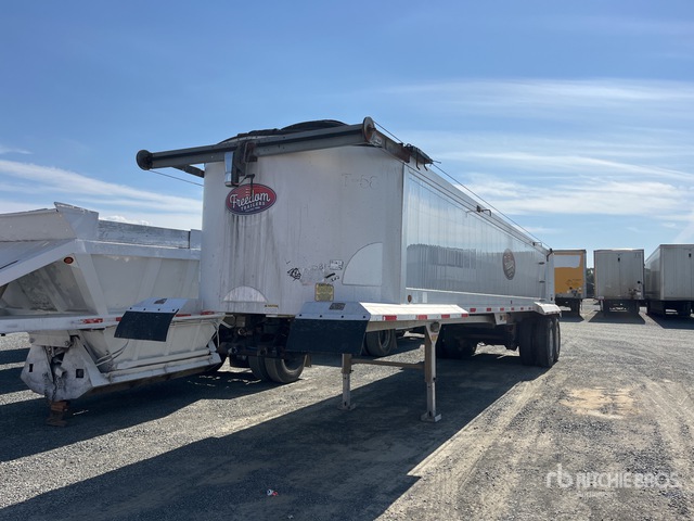 2017 Freedom trailers 35 ft T/A End Dump Trailer | Ritchie Bros ...