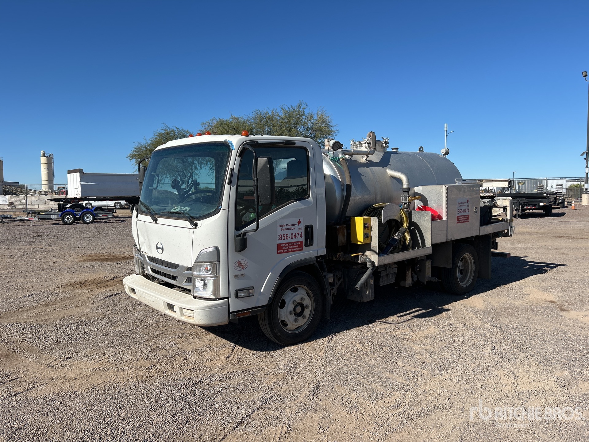EAM PRT 1250 on 2023 Hino S52 4x2 COE Vacuum Tanker Truck | Ritchie Bros. Auctioneers