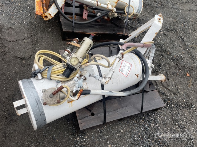 2013 Clemco 1042 Sand Blaster | Ritchie Bros. Auctioneers