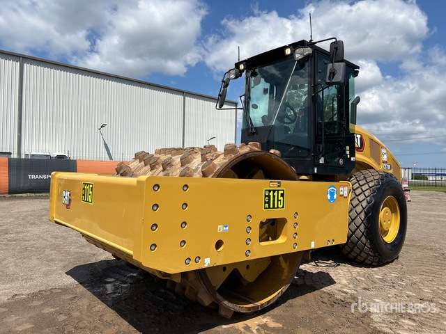 2021 Cat CS78b Smooth Drum Compactor | Ritchie Bros. Auctioneers