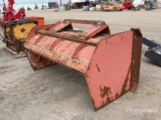 5 ft Snow Pusher - Fits Skid Steer Loader | Ritchie Bros. Auctioneers