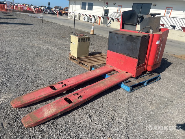 Raymond 8900 Electric Transpalette | Ritchie Bros. Auctioneers