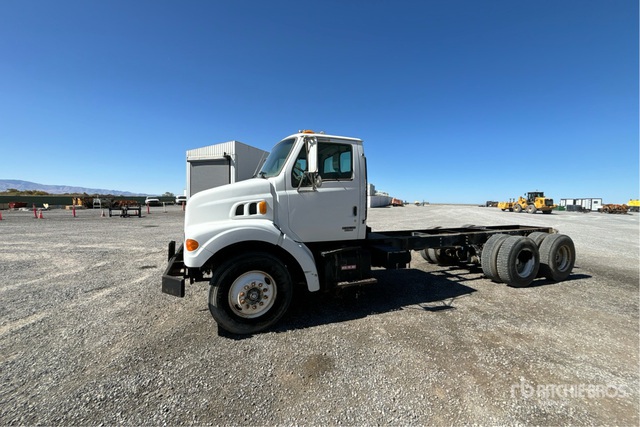 2001 Sterling LT7500 6x4 Cabina y chasis | Ritchie Bros. Auctioneers