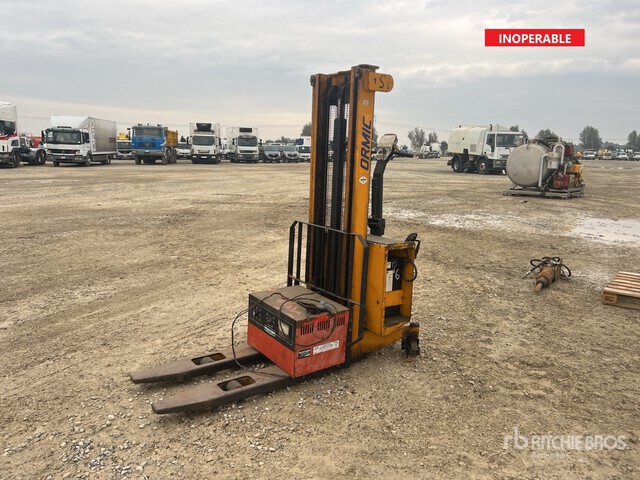 Ormic V10-26N 1000 kg Electric Stacker (Inoperable) | Ritchie Bros ...