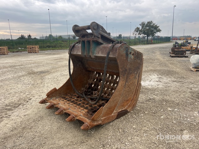 VTN SB20 Excavator Screening Bucket | Ritchie Bros. Auctioneers