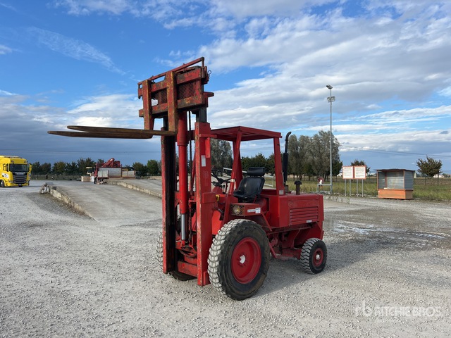 Manitou MCE 250 Pneumatic Tire Forklift | Ritchie Bros. Auctioneers