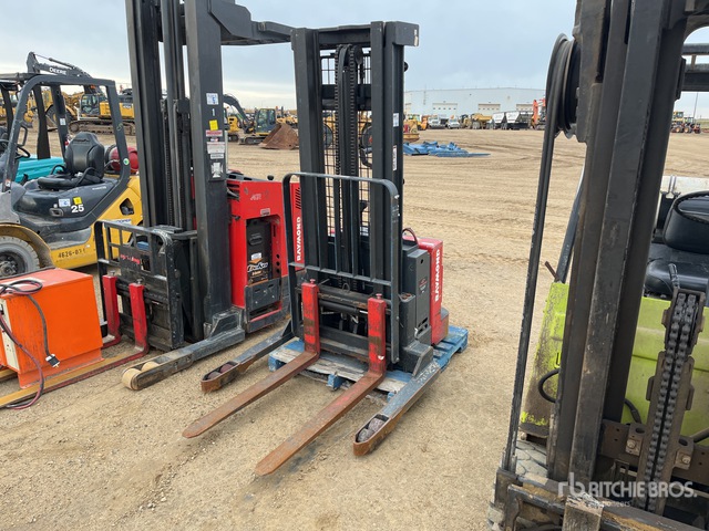 2010 Raymond RSS40 3750 lb Electric Stacker | Ritchie Bros. Auctioneers