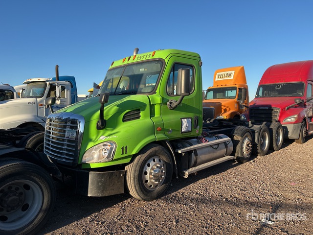 2015 Freightliner Cascadia 113 8x4 Tri/A Day Cab Truck Tractor ...