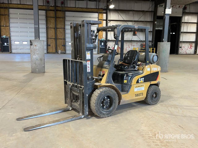2016 Cat GP30N 5500 lb Pneumatic Tire Forklift | Ritchie Bros. Auctioneers