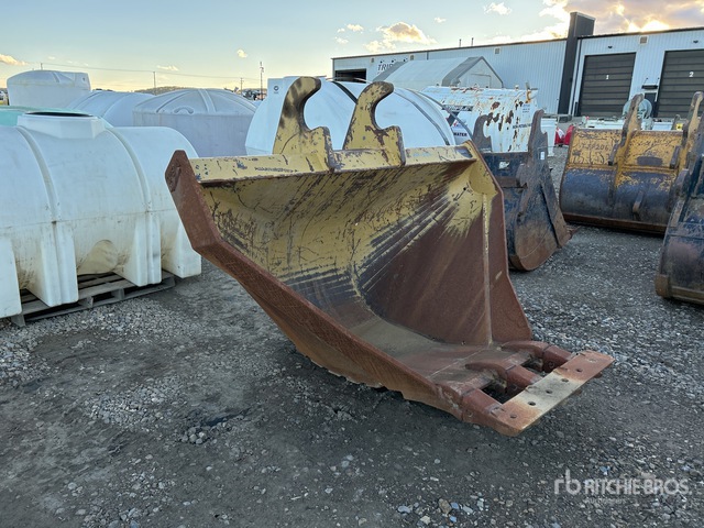 WBM Q/C V-Ditching 32 to 90in Excavator Bucket - Fits John Deere 350 ...