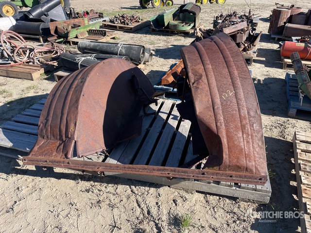 Antique Tractor Fender | Ritchie Bros. Auctioneers