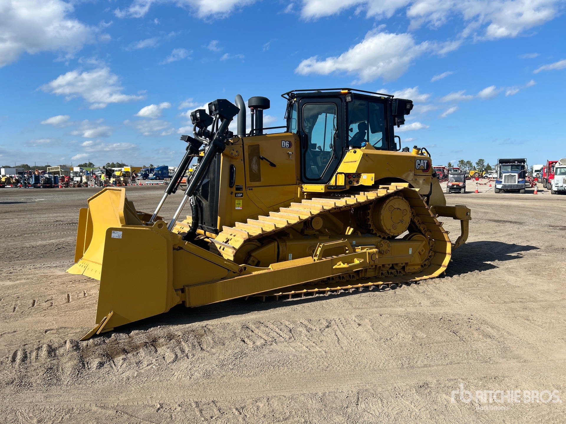 2023 Cat D6 LGP Tractor de cadenas (Unused) | Ritchie Bros. Auctioneers