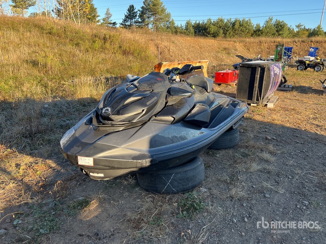 2023 Sea-Doo RXPX 300 11 ft Vehículo acuático personal (Unused) | Ritchie Bros. Auctioneers