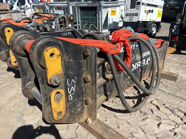 2017 Paladin SFB8K Hydraulic Breaker | Ritchie Bros. Auctioneers