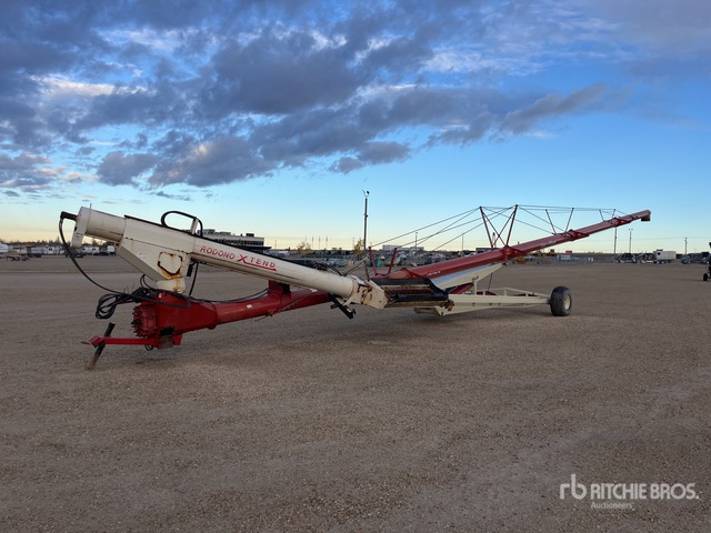 Farm King 16 in x 104 ft Telescopic Swing Grain Auger | Ritchie Bros ...