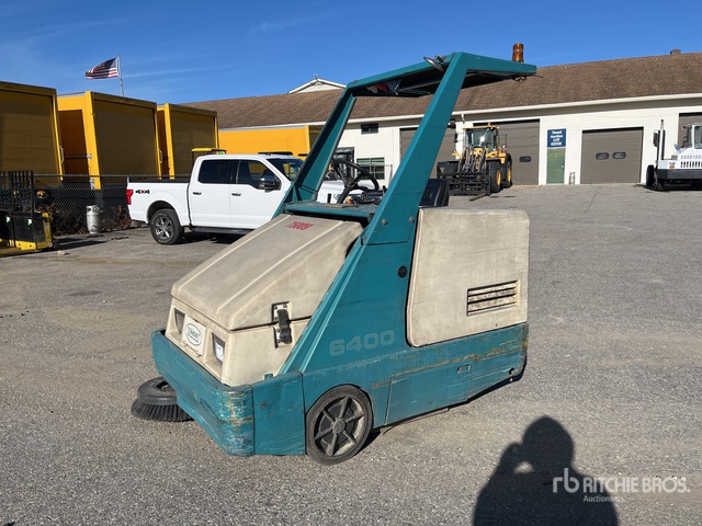 1999 Tennant 6400 Ride-On Electric Floor Sweeper | Ritchie Bros ...