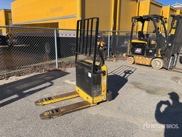 2009 Hyster W40Z 4000 lb Electric Pallet Jack | Ritchie Bros. Auctioneers