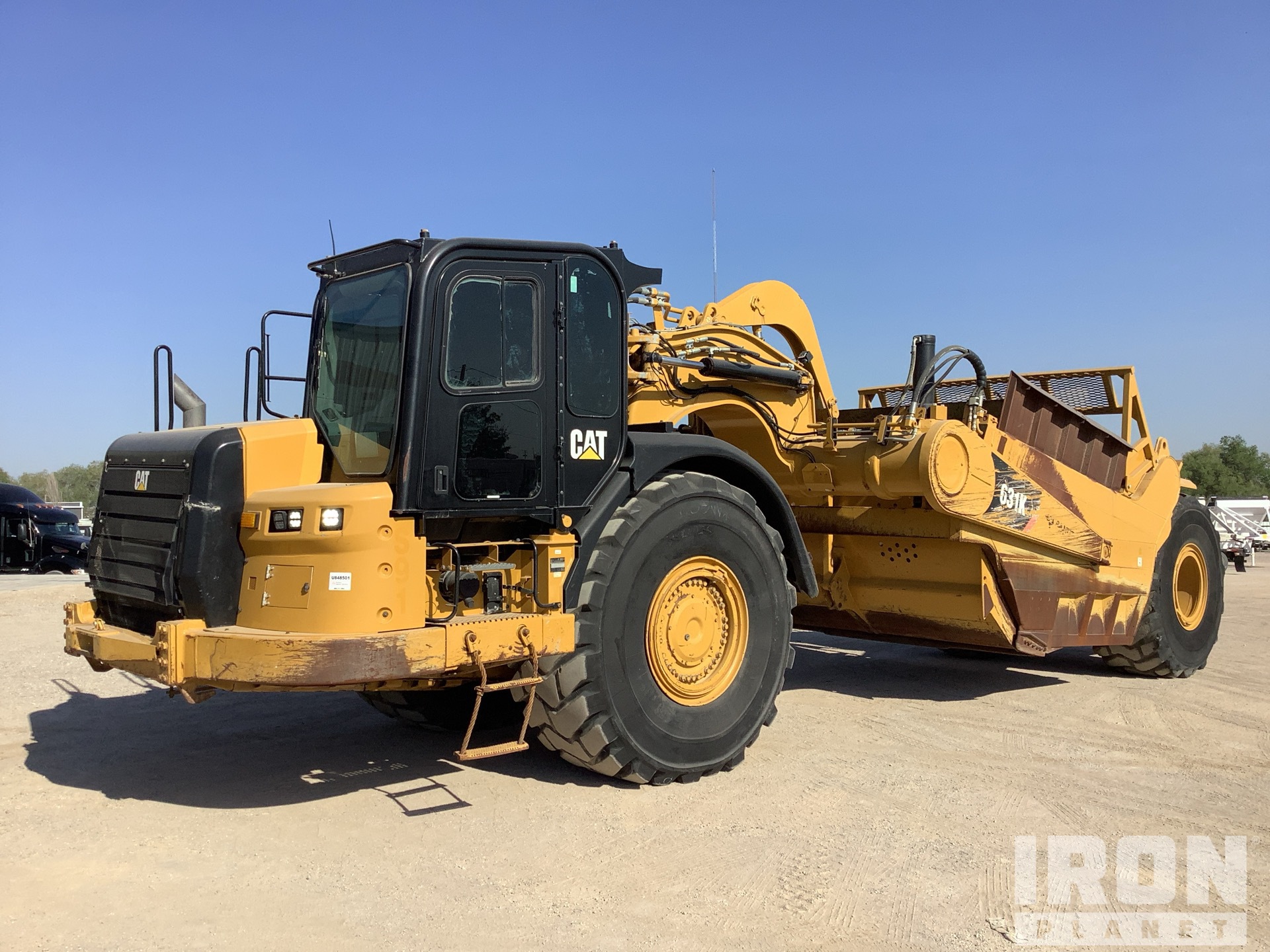 2017 Cat 631K Mototrailla | Ritchie Bros. Auctioneers