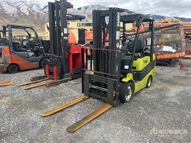Clark C30CL 4800 lb Pneumatic Tire Forklift (Inoperable) | Ritchie Bros ...