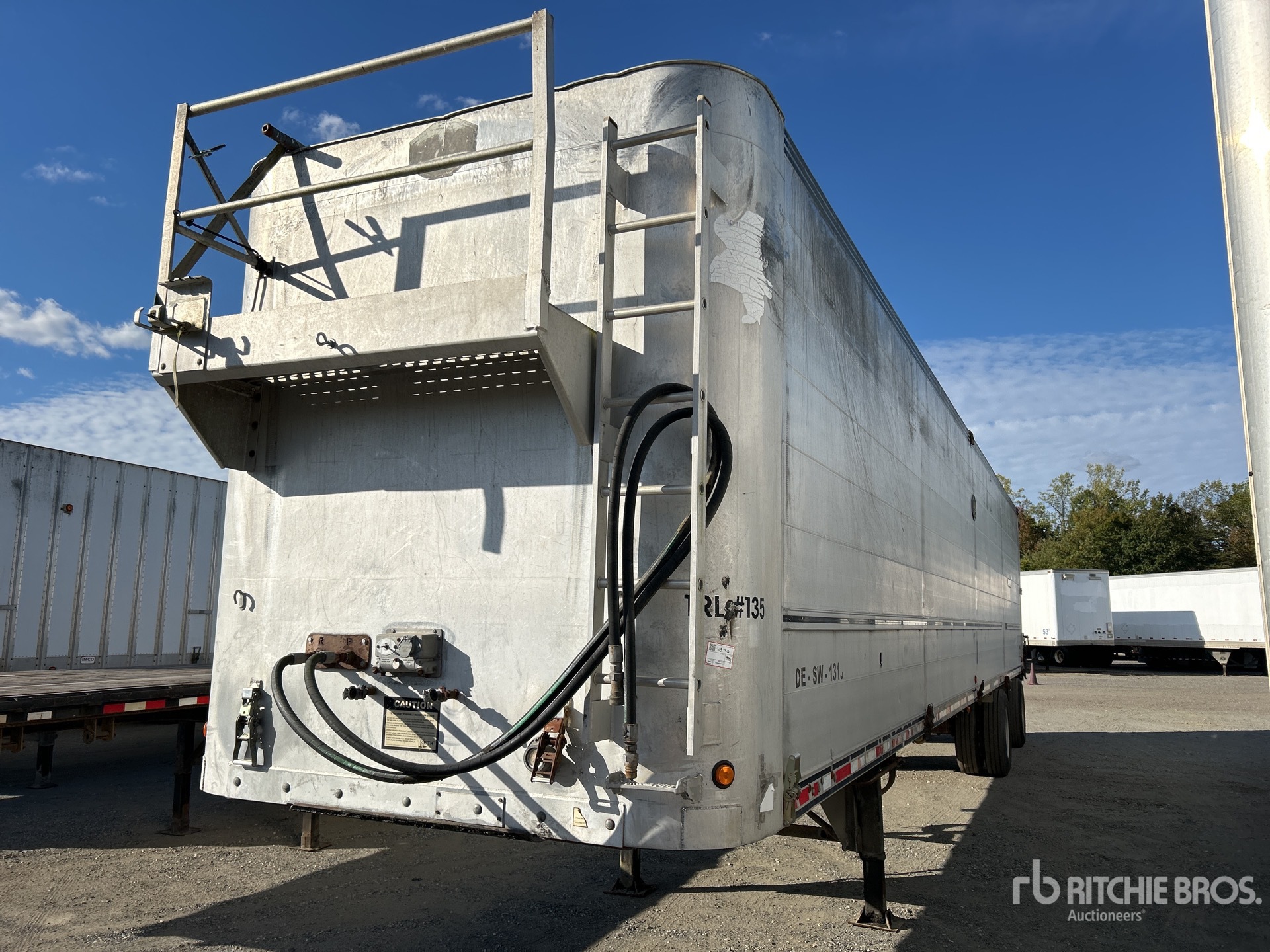 2004 MAC 48 ft T/A Spread Axle Moving Floor Trailer | Ritchie Bros ...