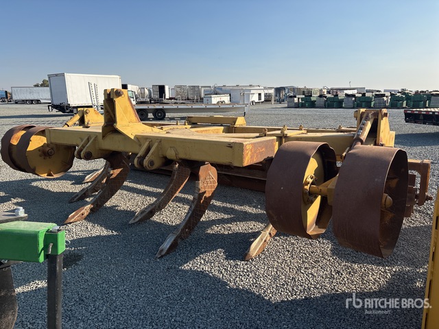 Schmeiser 16 ft 3-Point 7 Shank Ripper | Ritchie Bros. Auctioneers