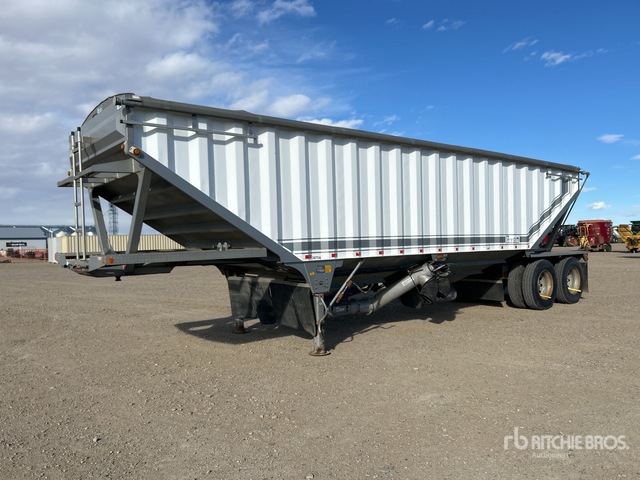2008 Castleton 32 ft T/A Grain Trailer | Ritchie Bros. Auctioneers