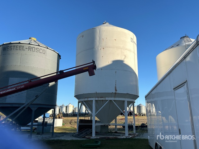 Wheatheart 1615 +/- 3500 bu Smooth Wall Hopper Grain Bin | Ritchie Bros ...
