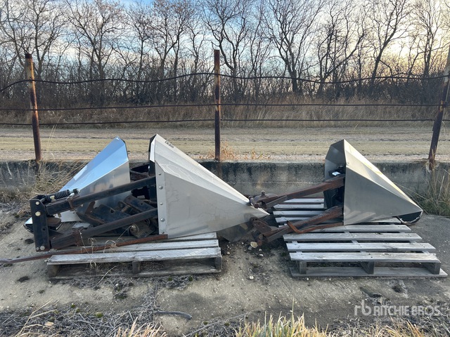 Quantity of (4) John Deere Crop Divider | Ritchie Bros. Auctioneers