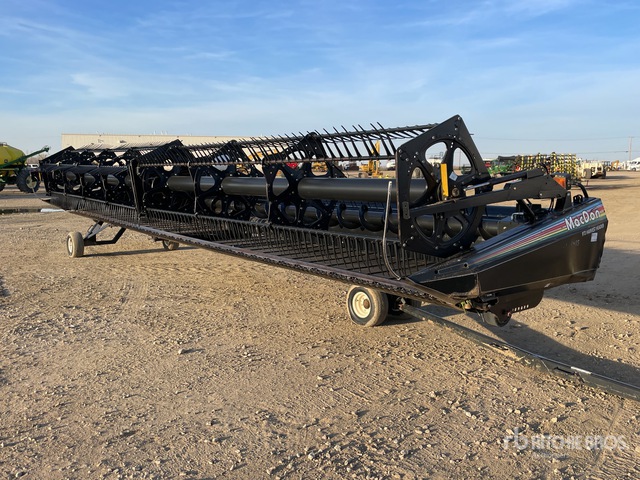 2004 MacDon 36 ft Draper Combine Header | Ritchie Bros. Auctioneers