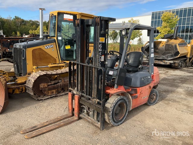 2006 Toyota 7FGU25-NMT 4500 lb Pneumatic Tire Forklift | Ritchie Bros ...
