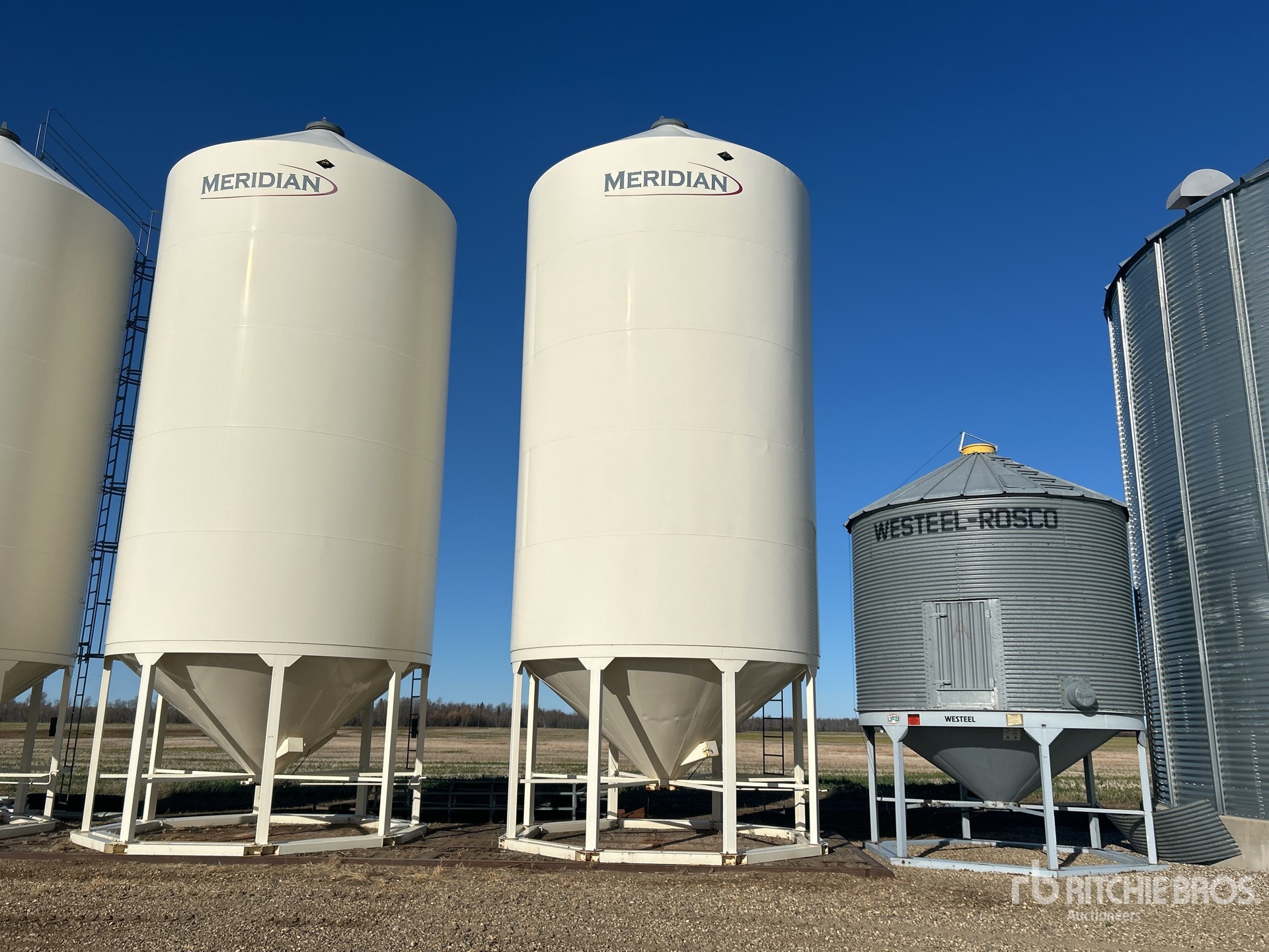 2016 Meridian M1625 +/- 4973 bu Fertilizer Hopper Grain Bin | Ritchie ...