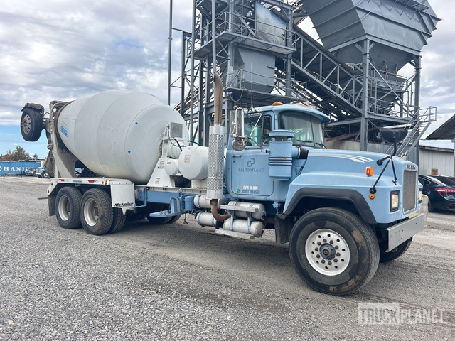 2000 Mack RD690S 8x4 Mixer Truck in Vancouver, Washington, United ...