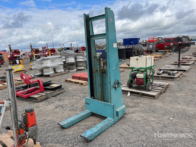 Blue Giant PFF 67 Electric Stacker | Ritchie Bros. Auctioneers